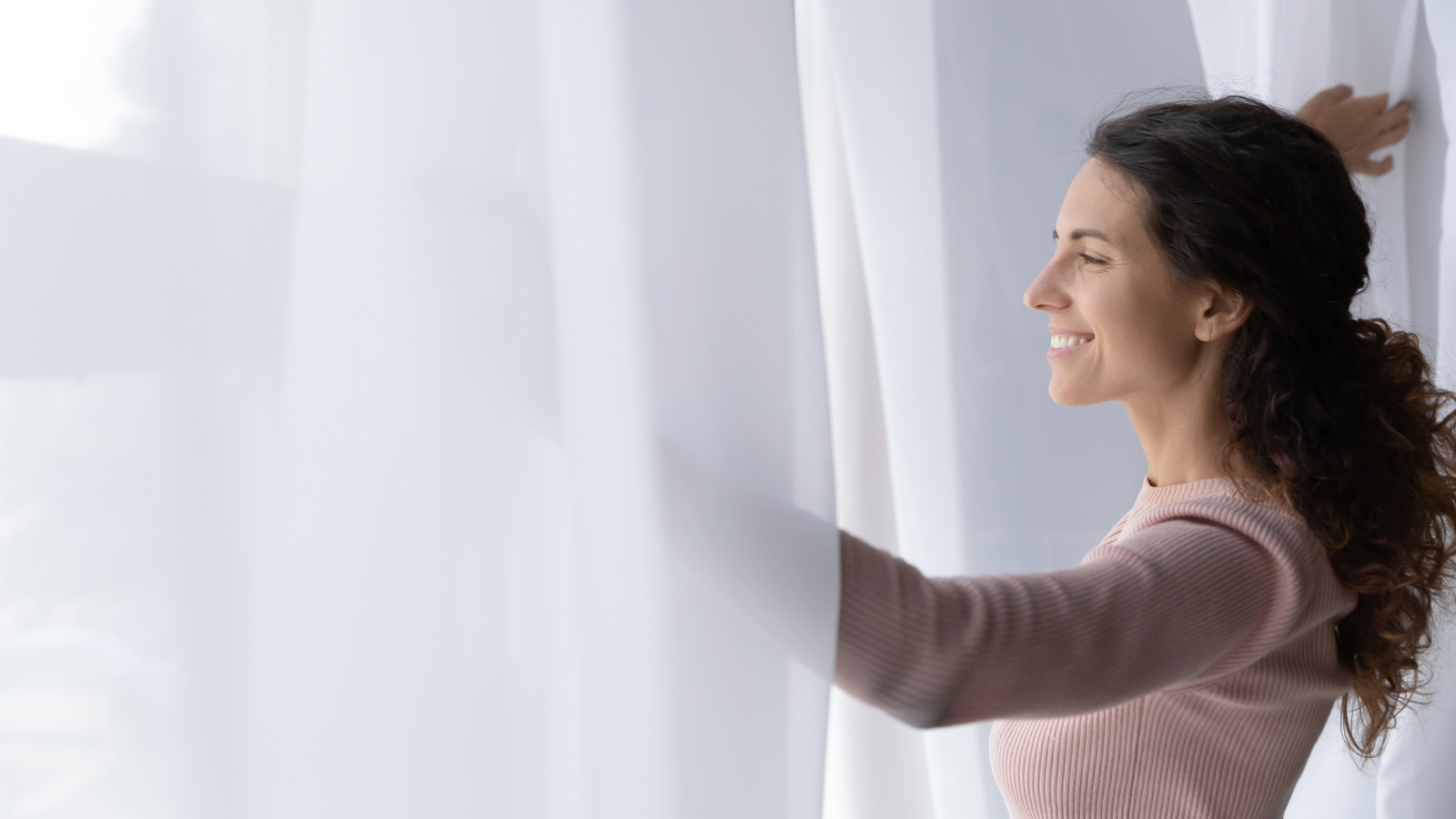 Cortina em trilho suisso ou cortina tradicional? Veja a comparação!